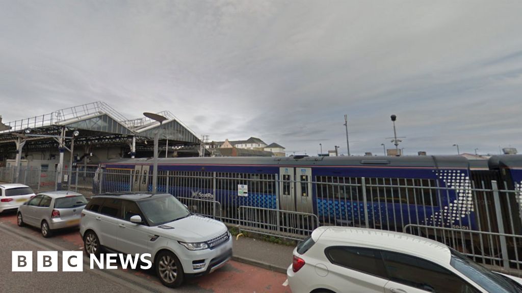 Train services disrupted after derailment at Inverness - BBC News