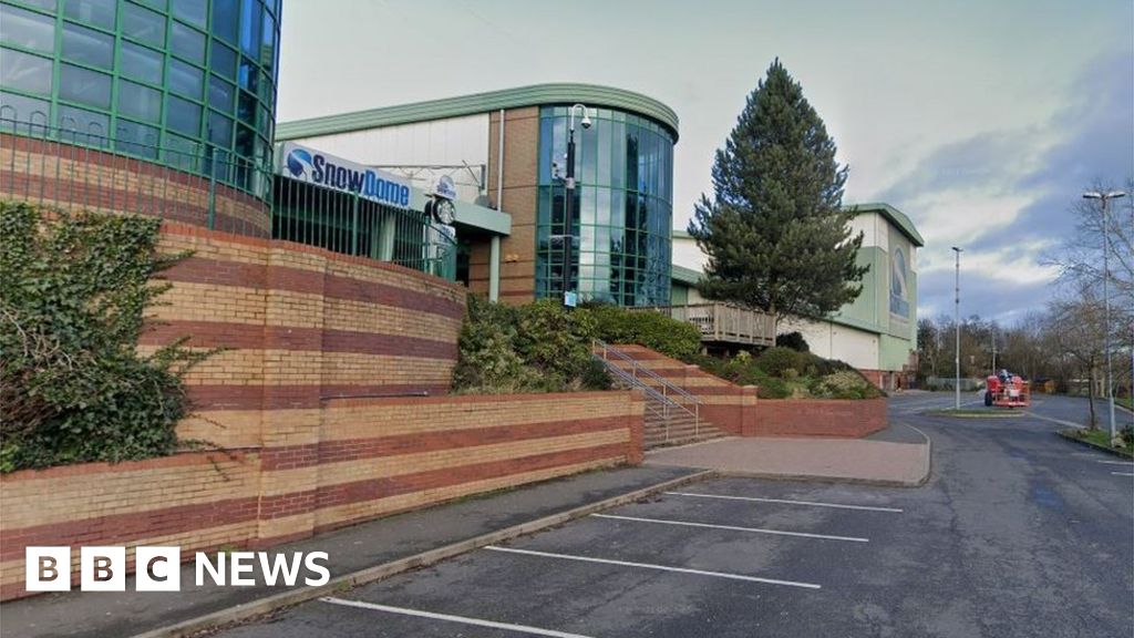 Chlorine shortage: Tamworth SnowDome pool shut to public - BBC News