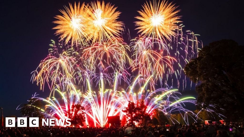 Newby Hall firework festival uses UK's biggest pyrotechnics