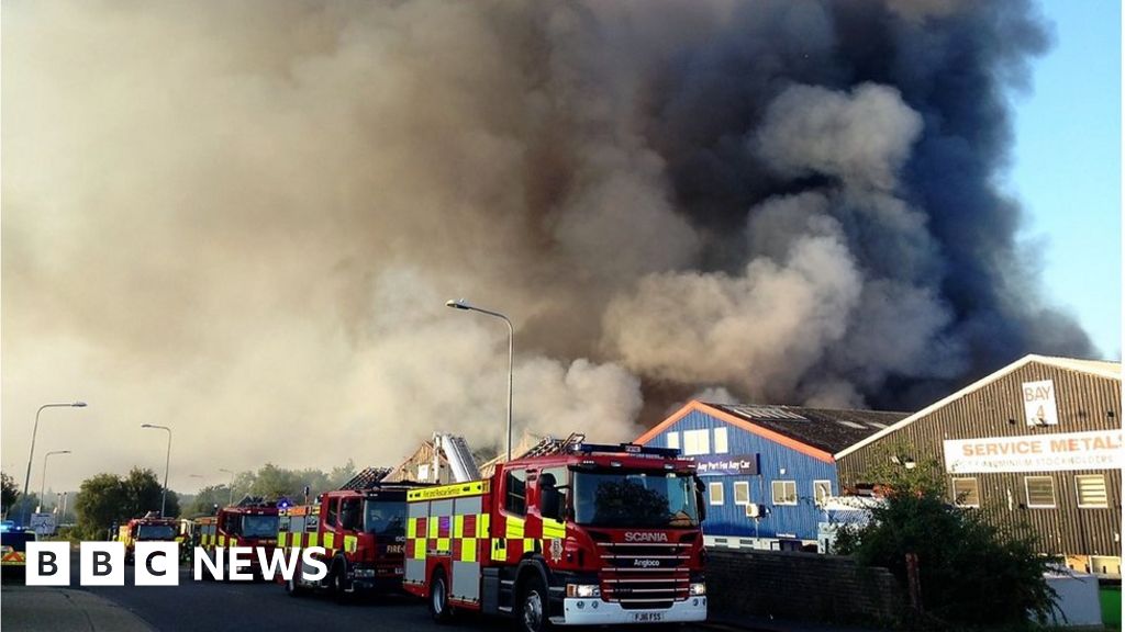 Braintree warehouse units 'completely destroyed' in fire - BBC News