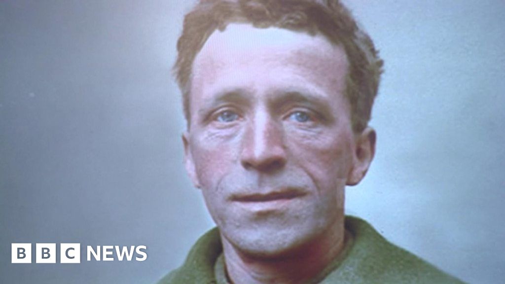 The faces of unknown WW1 soldiers restored in colour - BBC News