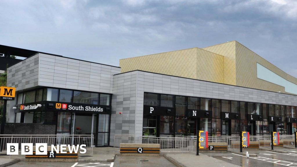 South Shields bus and metro interchange 'best in country' - BBC News
