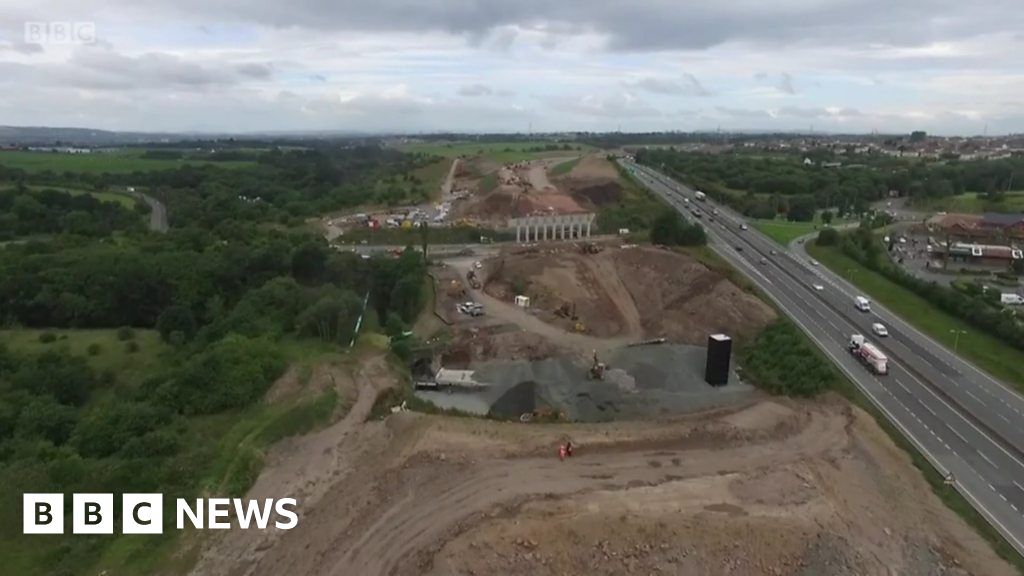 Drone flypast shows major M8 roadworks - BBC News