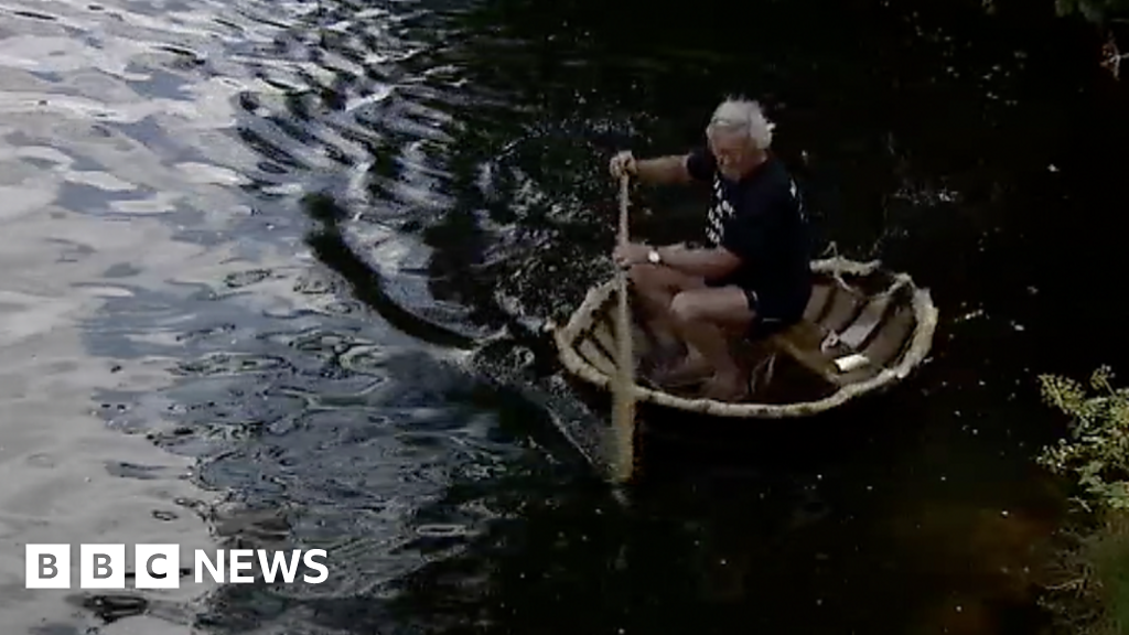 The Herefordshire man making coracles for Hollywood - BBC News