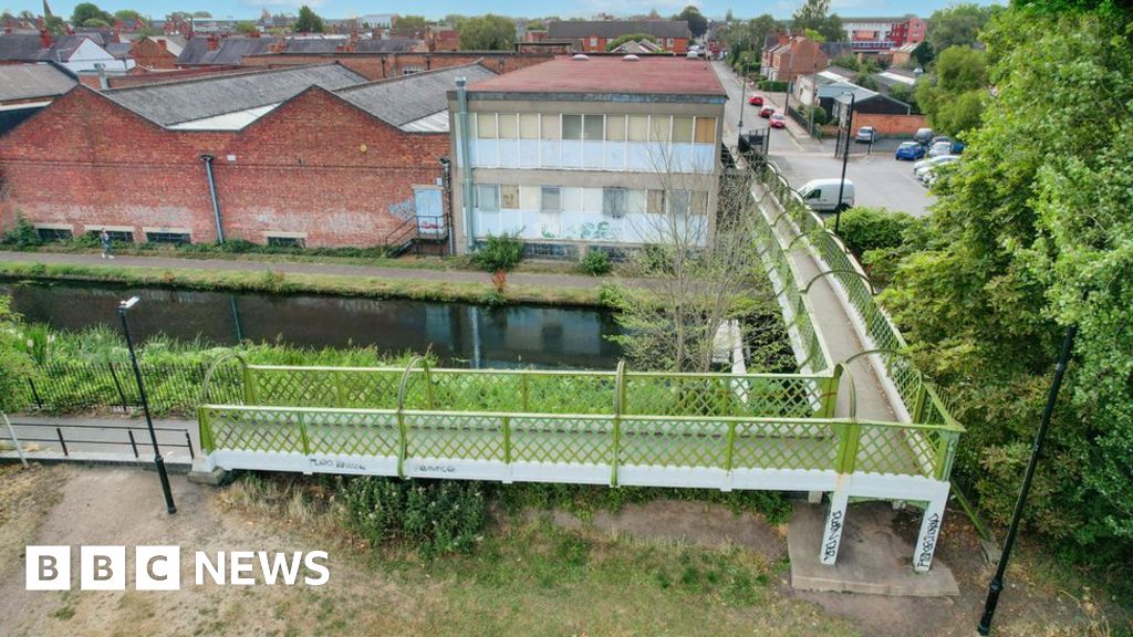 Council plans to replace 100-year-old Long Eaton canal bridge - BBC News
