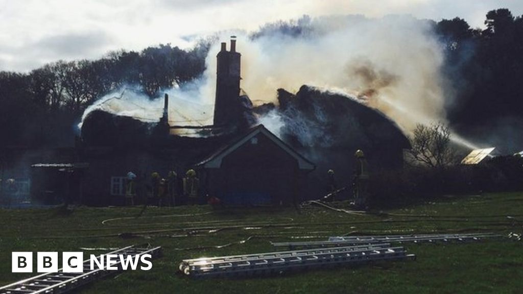 Fire wrecks thatched cottages in East Creech - BBC News