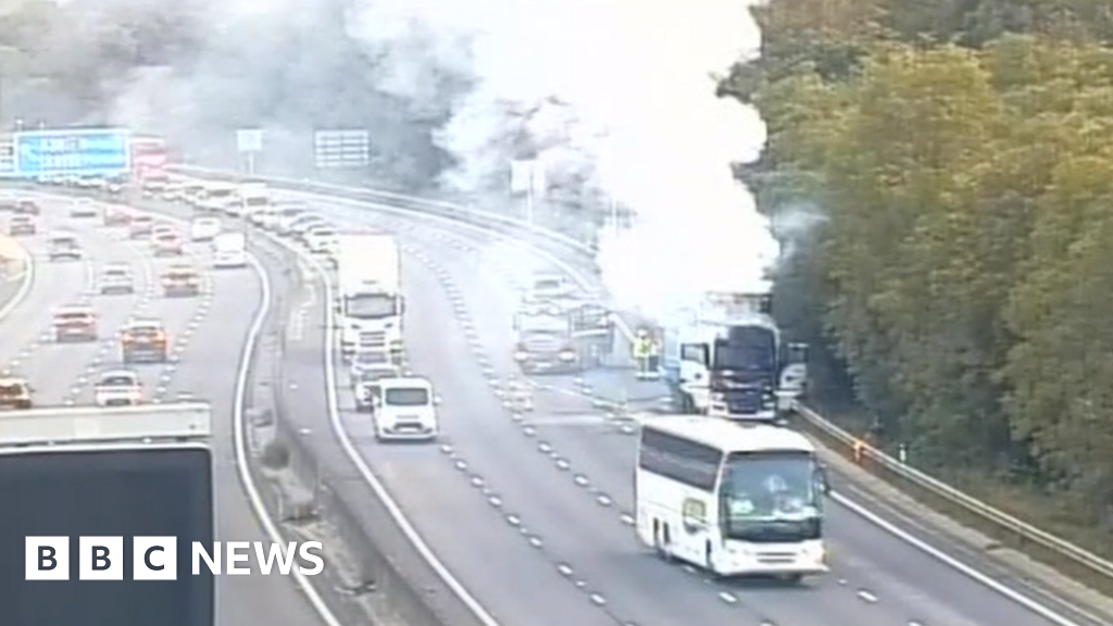 M1 lorry fire closes lanes and causes major tailbacks - BBC News