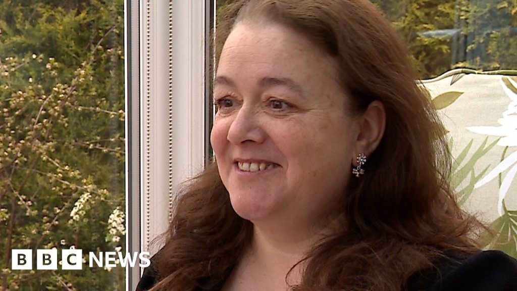 Bowel cancer testing kit 'saved my life' - BBC News