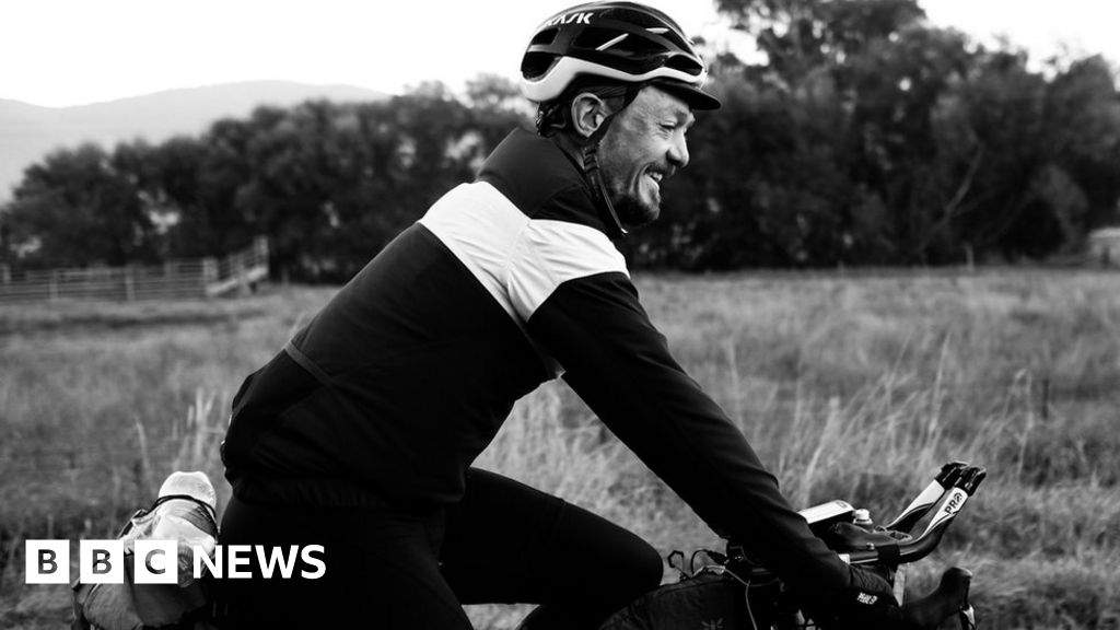 British endurance cyclist Mike Hall killed in road race - BBC News