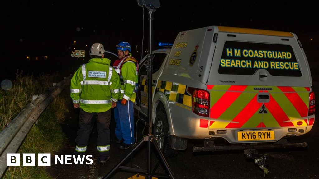 Rescue teams search for missing kayaker off Aberdeenshire - BBC News
