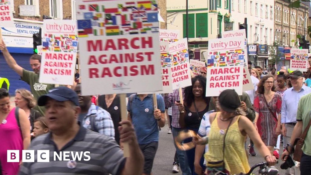 Thousands of Londoners join march for unity - BBC News