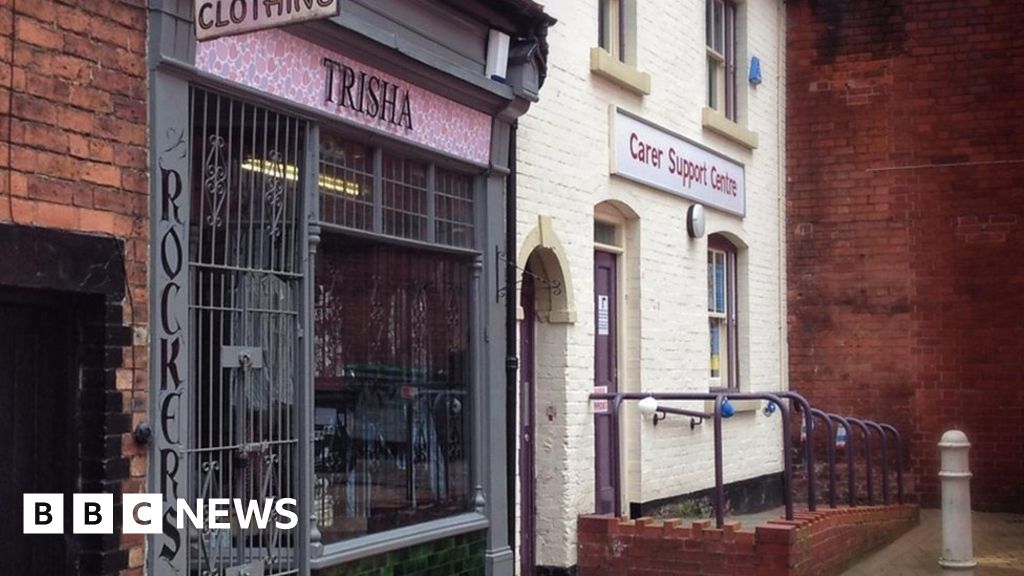Vintage shop in Wolverhampton closes after 43 years - BBC News