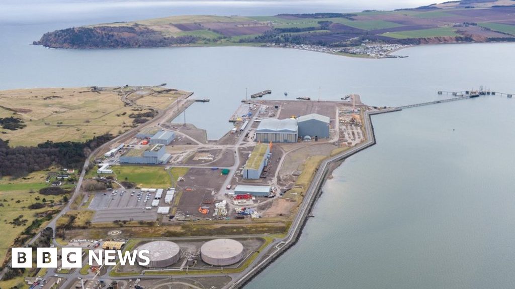 Global Energy takes over former Beatrice oil field jetty - BBC News