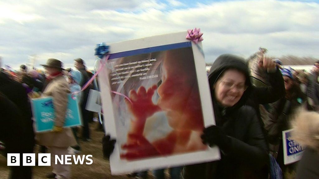 Anti-abortion rally energised by Trump - BBC News