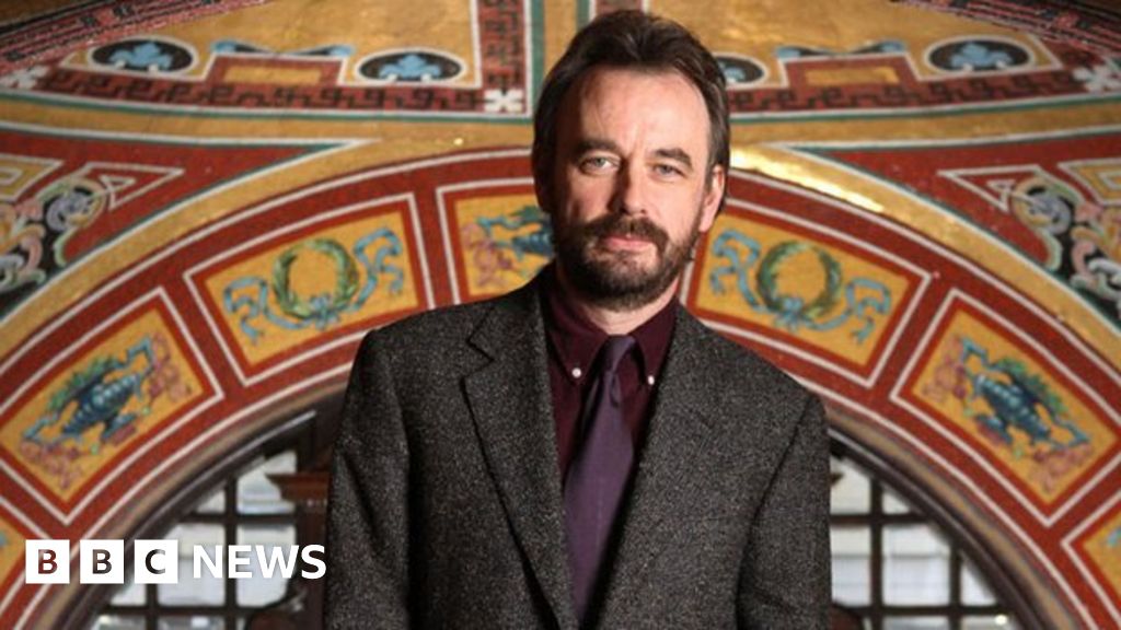 ENO artistic director John Berry to step down - BBC News