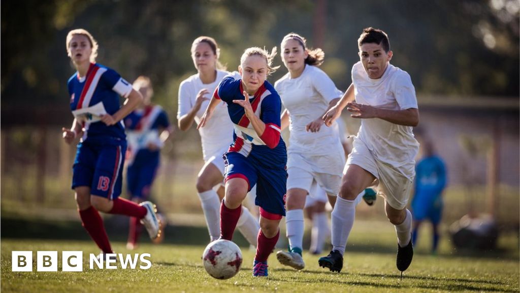 Women's football 'needs more support' in Wales - BBC News