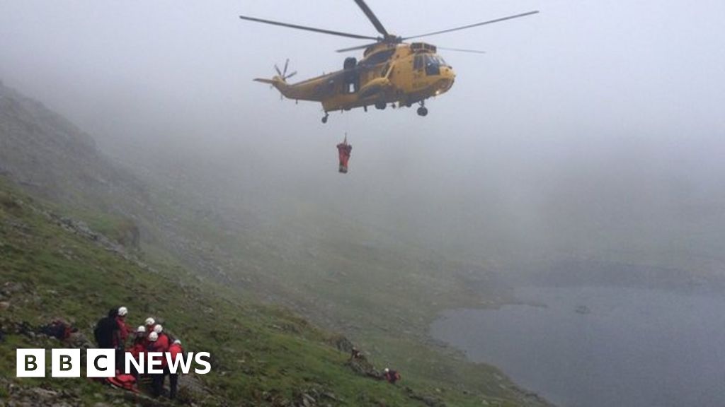 Man dies in Helvellyn Striding Edge fall - BBC News