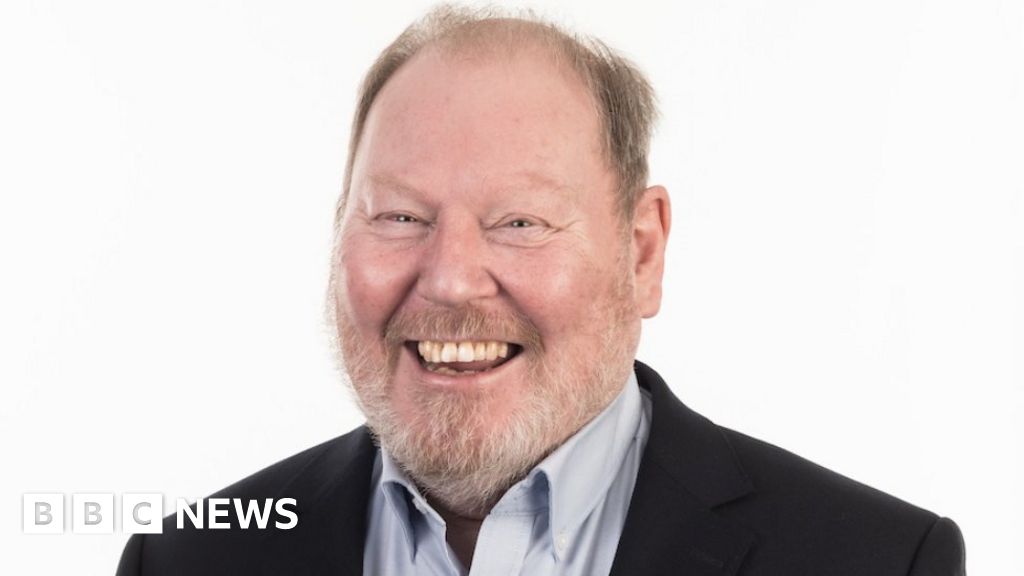 Roger Phillips: BBC boss Tony Hall leads tributes to radio 'legend'