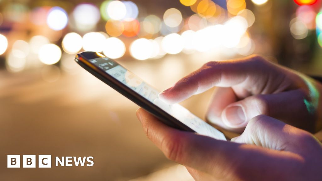 Why smartphones don't add up to an industrial revolution - BBC News