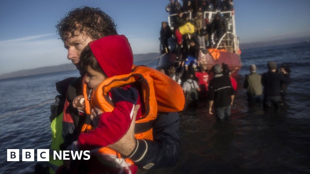 Migrant crisis: Greece denies Schengen threat from EU - BBC News