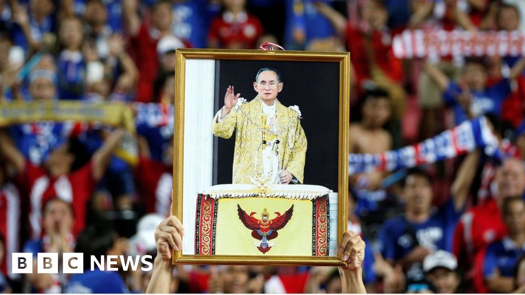 Thailand's King Bhumibol marks 70 years on the throne - BBC News