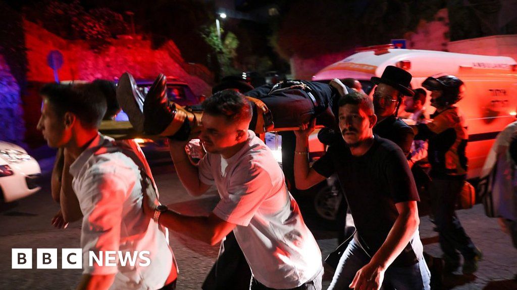 West Bank synagogue collapse: Video shows emergency services in the ...