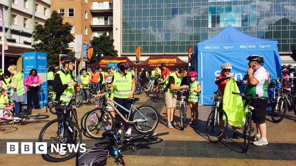 Coventry roads close for city-wide cycle ride - BBC News