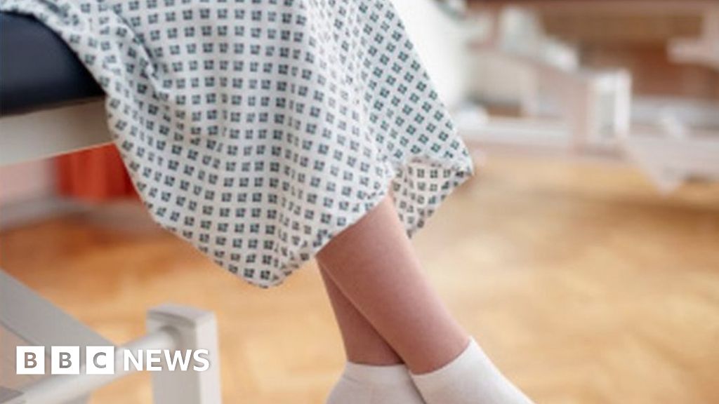 Health boards get £2.5m to tackle hospital bed-blocking - BBC News