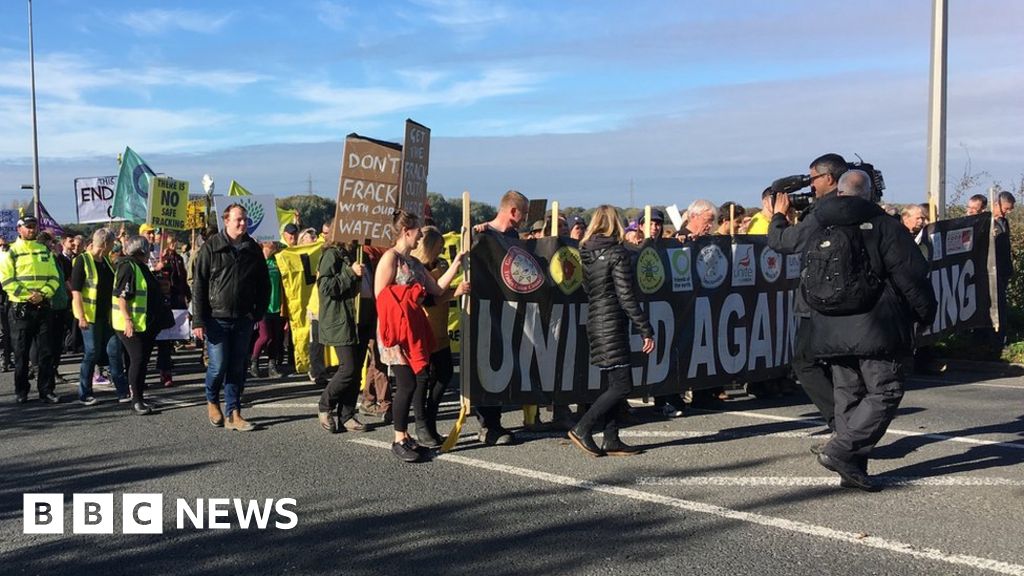 Lancashire fracking: Protest march at Little Plumpton - BBC News