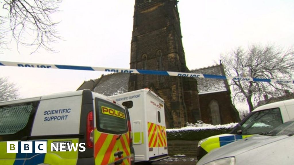 Leeds murder victim named as third murder suspect held - BBC News