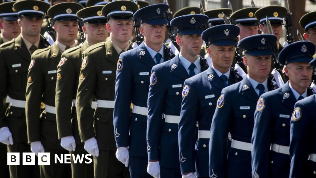 Easter Rising: Irish president leads Dublin commemoration