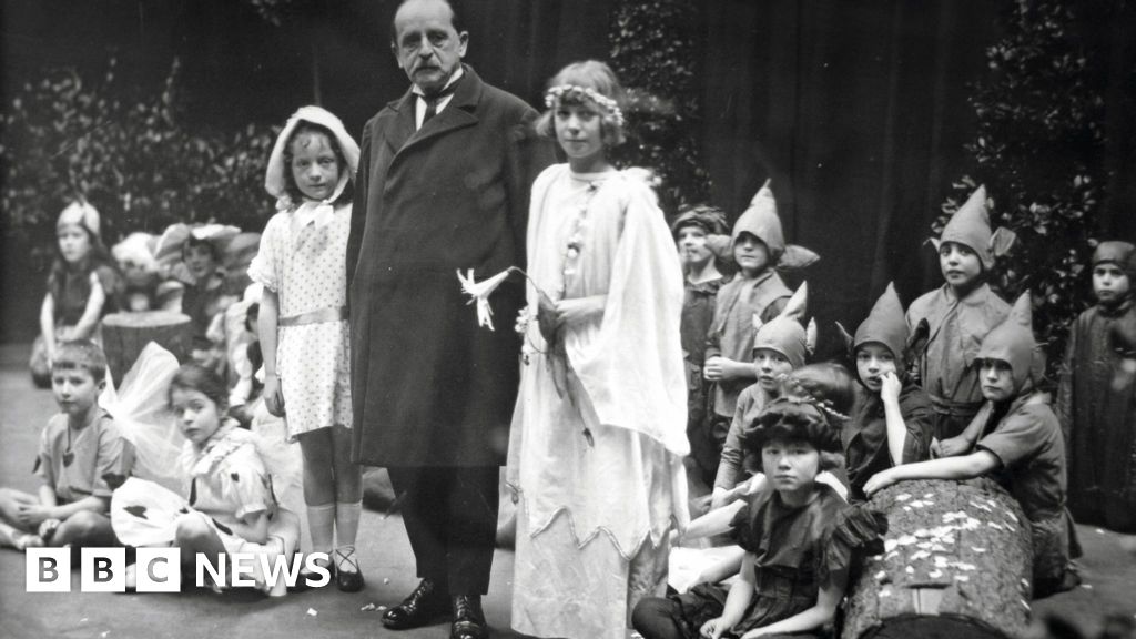 'Lost' JM Barrie play returns to stage at Dumfries Academy - BBC News