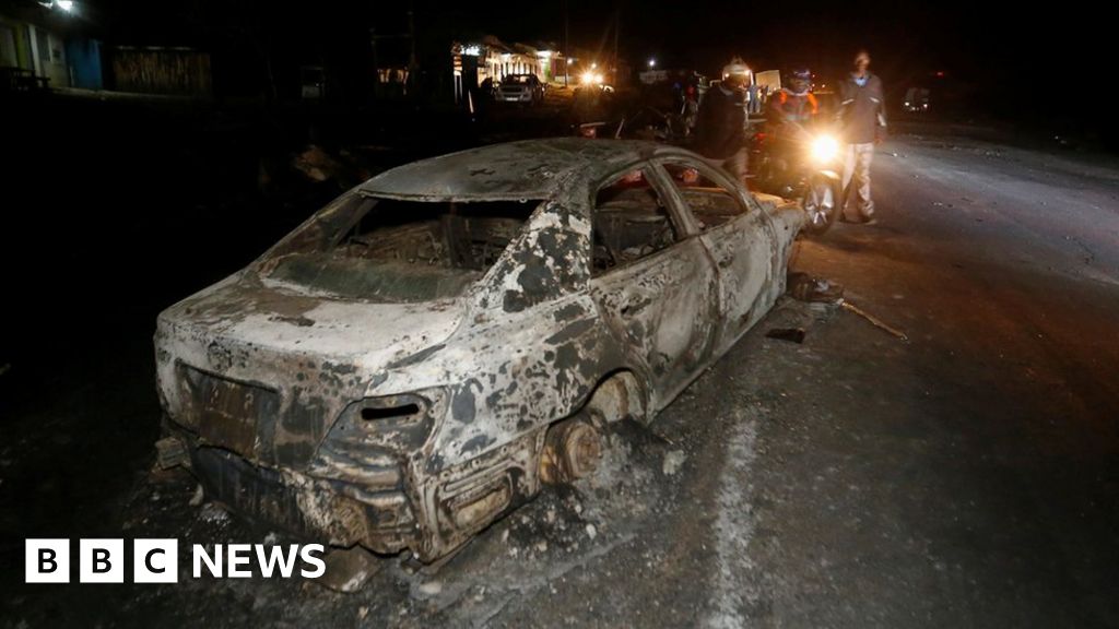 Kenya Naivasha: 39 dead as fireball engulfs traffic on road - BBC News
