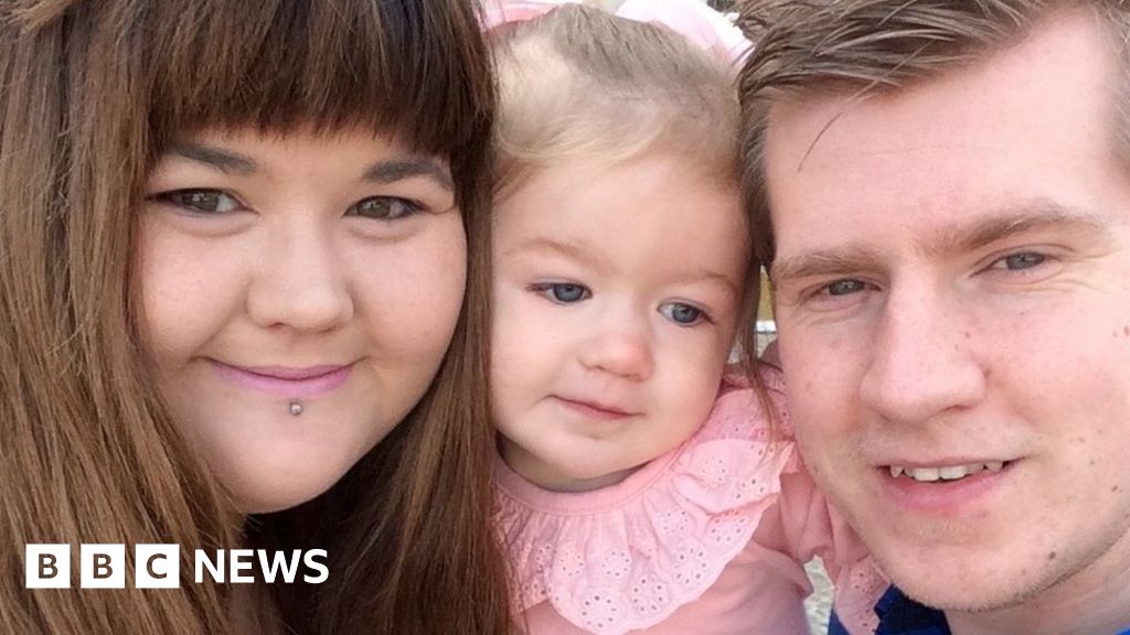 Eight-months pregnant mum and baby die after collapse - BBC News