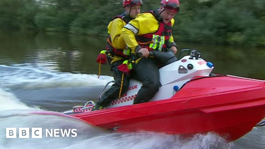 New boat to help flood rescuers - BBC News