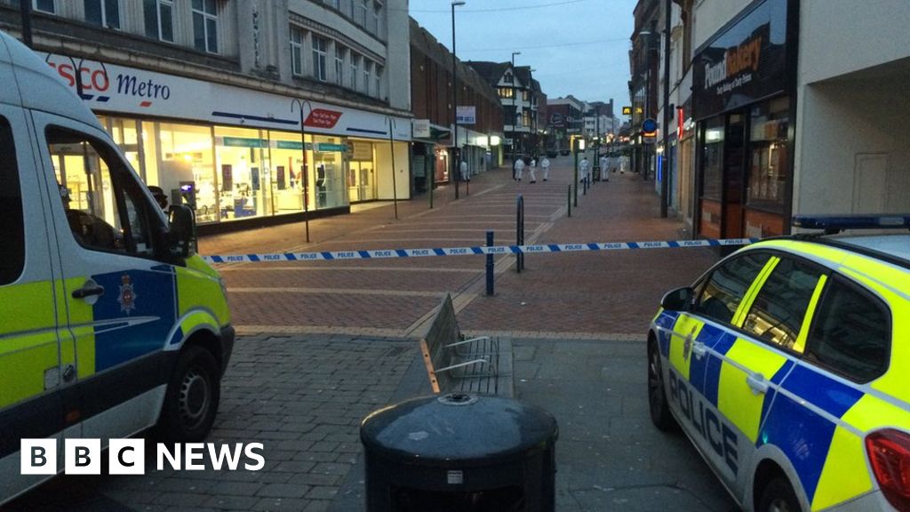 Murder probe after Derby city centre stabbing - BBC News