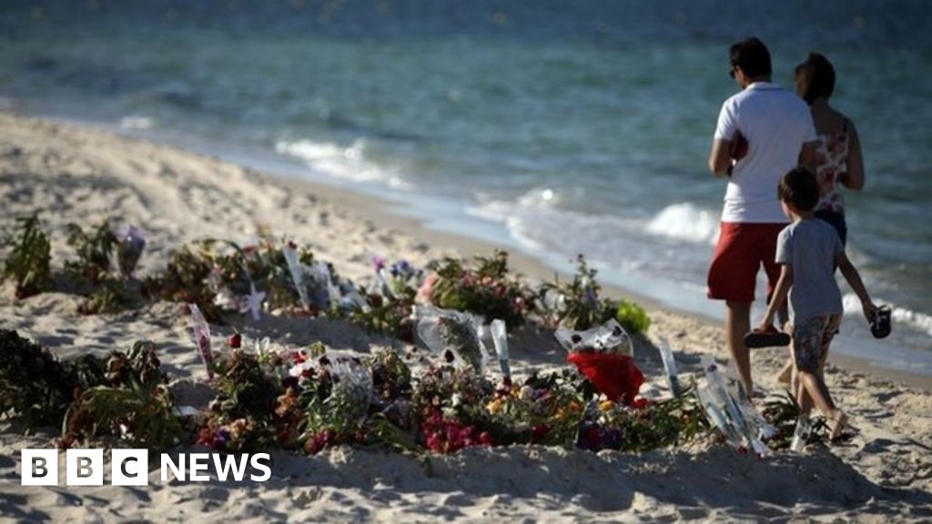 Tunisia attack: Ceremony to be held at killing scene - BBC News