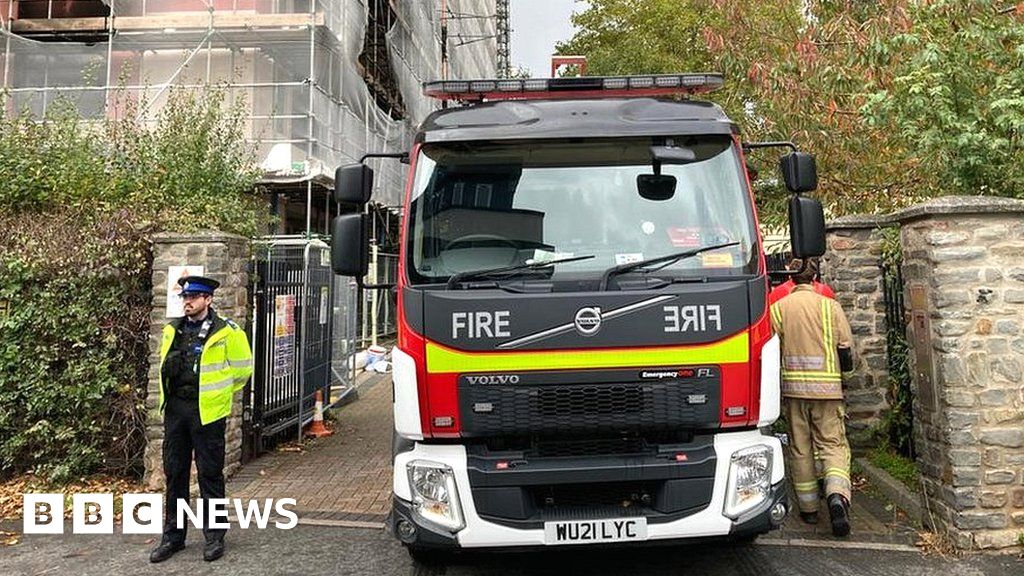 Bristol tower block fire: Man arrested on suspicion of arson - BBC News
