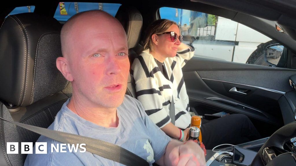 Dover disruption: 'We're creeping forwards but it's been fine' - BBC News