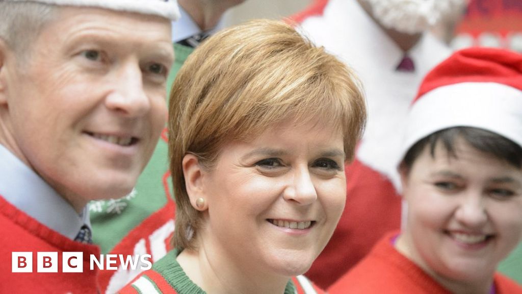 Leaders pay tribute to festive workers - BBC News