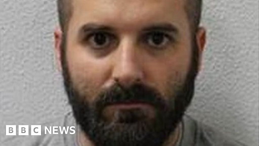 Mentally ill killer Barry Levitt had sought help from hospital - BBC News