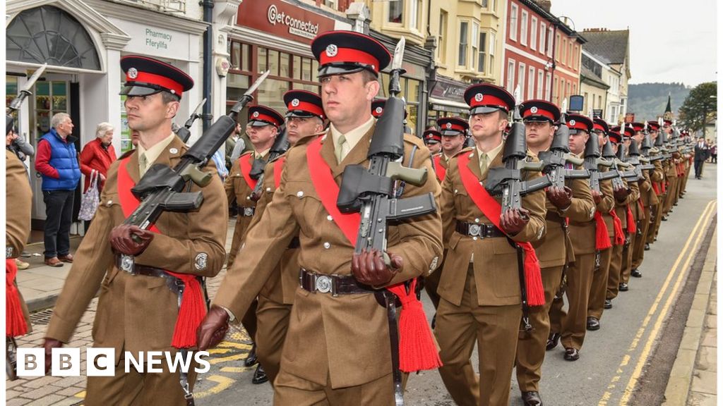 Soldiers mark Freedom of Brecon with celebration parade - BBC News