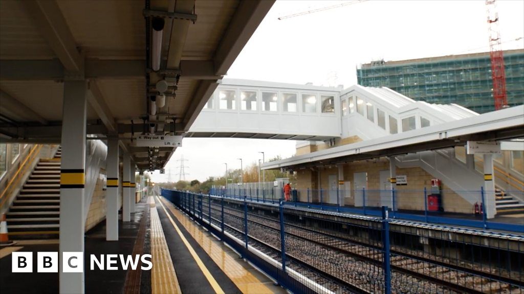 Virtual tour of Reading's new £20m Green Park Station - BBC News