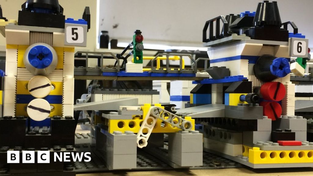 Engineer creates Port Talbot steel mill out of Lego - BBC News