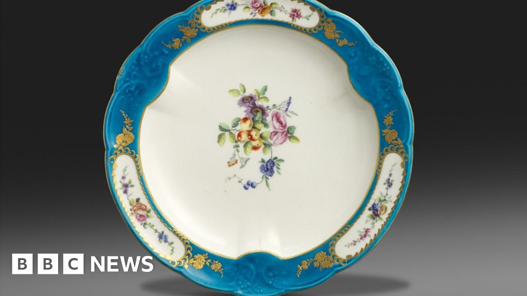 King Louis XV's dish used as decoration sells for £95k