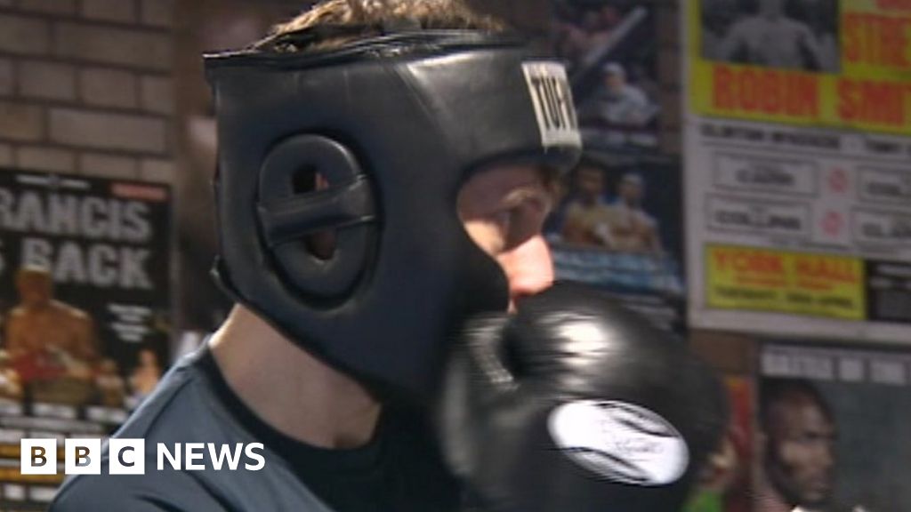 Empire Fighting Chance boxing club awarded £30,000 - BBC News
