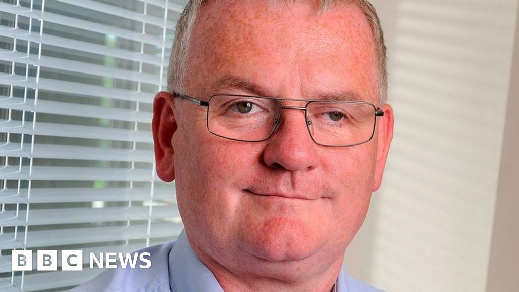 Tributes to Tameside Council leader who died on Christmas Day - BBC News