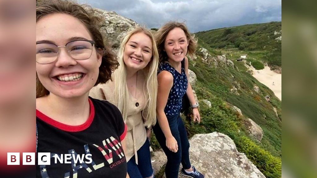 Covid: Christmas dilemma looms for larger families