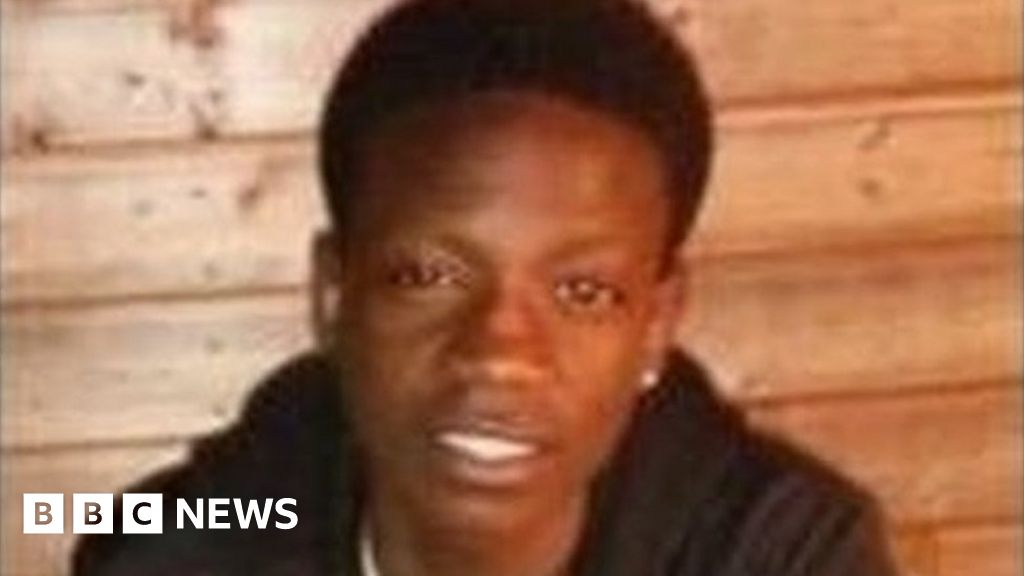 Jefferey Wiafe stabbing: Brooke Turrell cleared of murder - BBC News