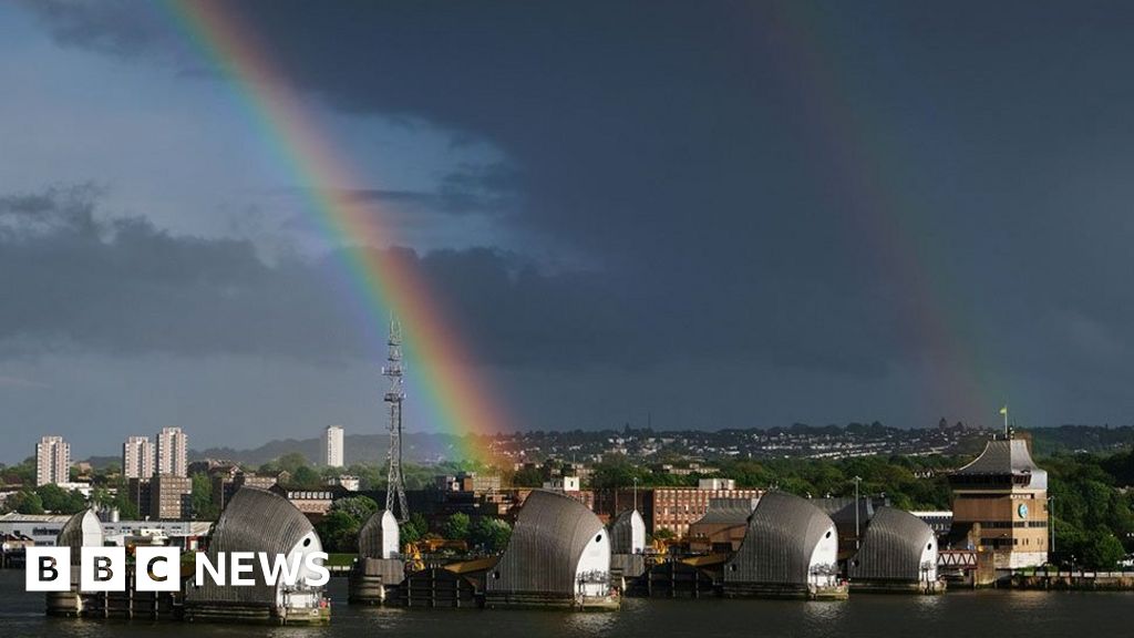 Week in pictures: 25 April - 1 May 2020 - BBC News